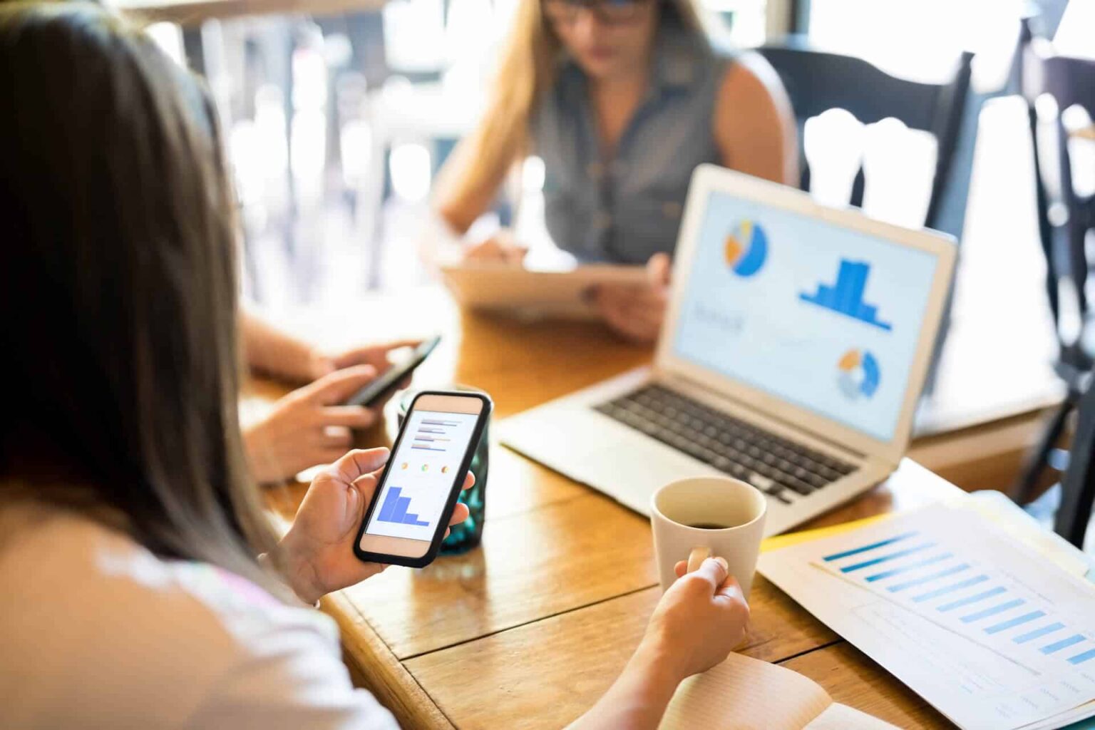 Hybrid Work Best Practices (3 Examples) - Office Space